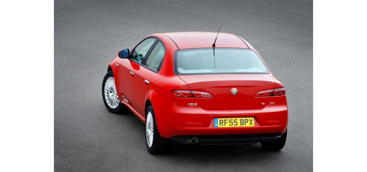 In the Rear View | Alfa Romeo 159 (2005-2011) – Kerbside